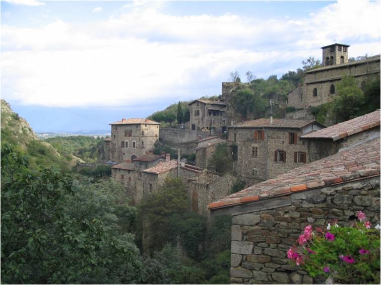 Un soir dans le village médiéval de Malleval